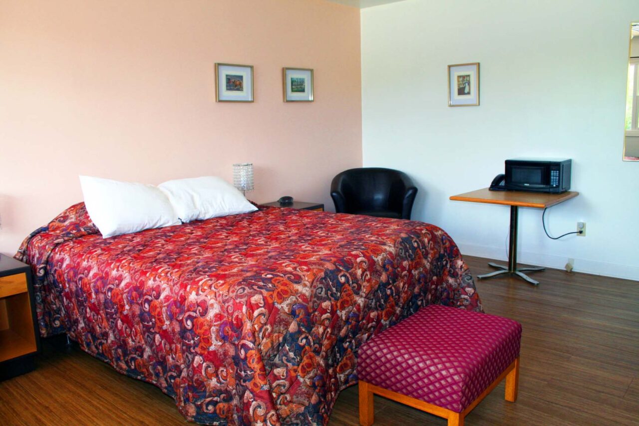 Motel Rooms - Sherbrooke Village Inn